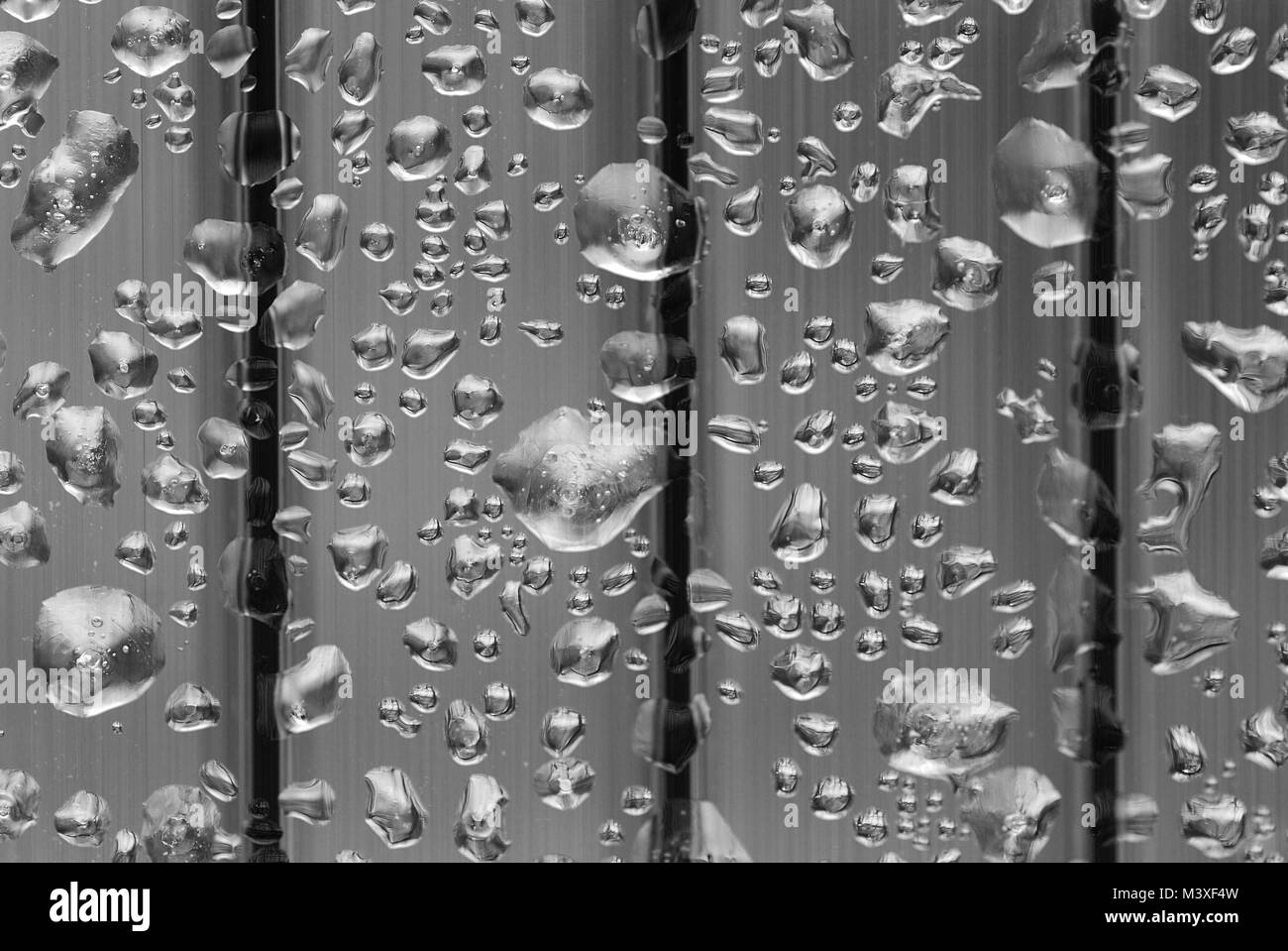 Straight falling water hi-res stock photography and images - Alamy