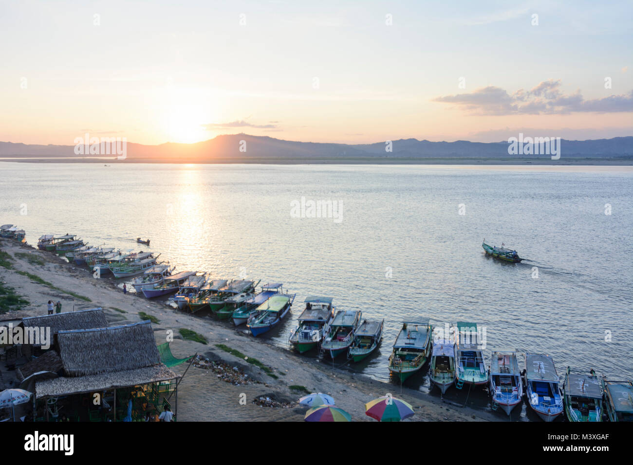 Bagan: Irrawaddy (Ayeyarwady) River, passenger ship ships in Old Bagan ...