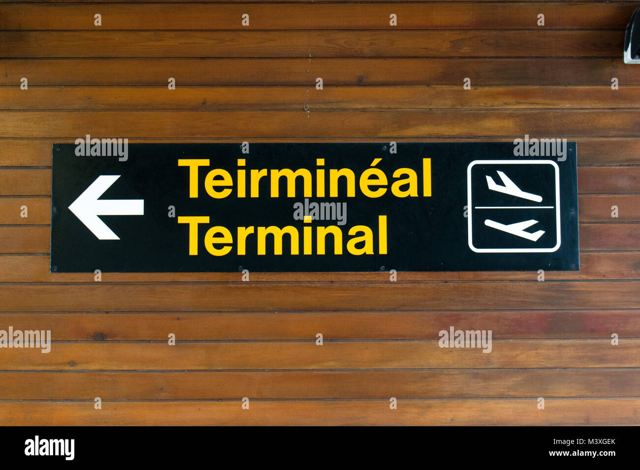 Close up of an airport terminal road sign Stock Photo - Alamy