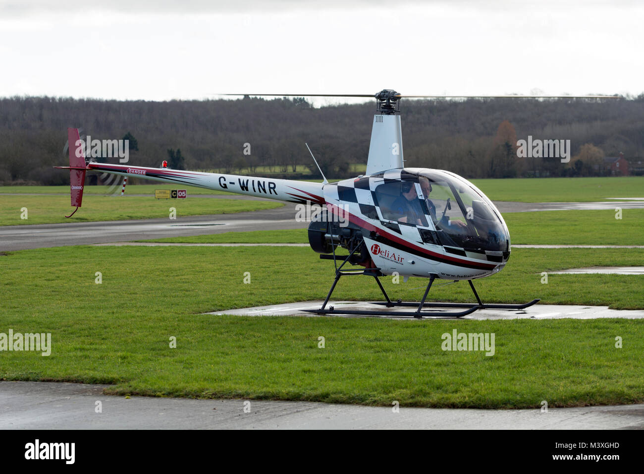 Robinson R22 Beta II helicopter at Wellesbourne Airfield, Warwickshire ...