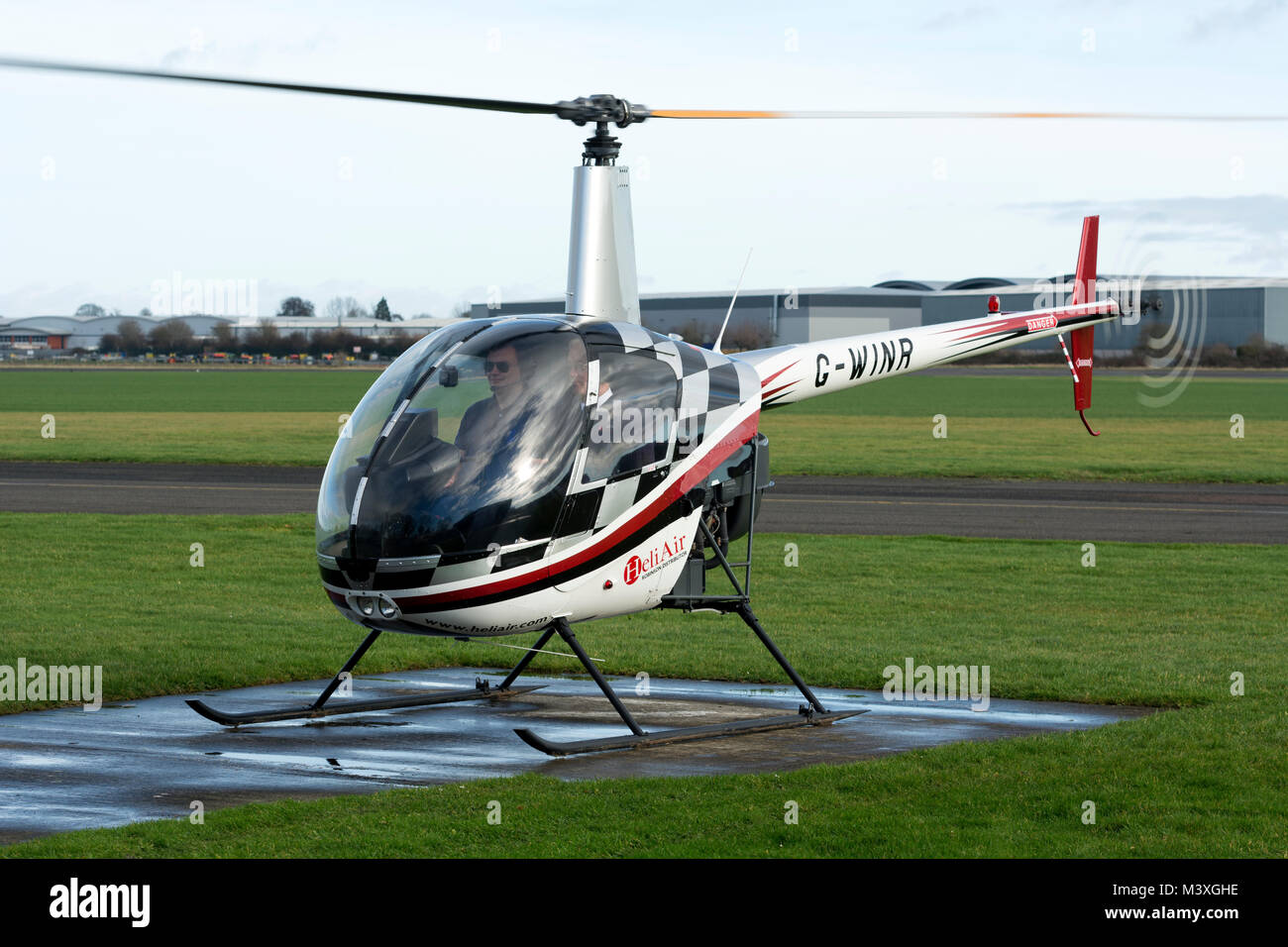 Robinson r22 helicopter hi-res stock photography and images - Alamy