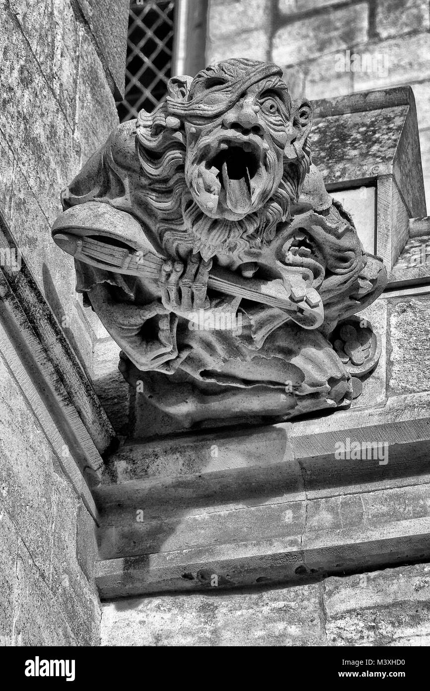 Gargoyles middle ages hi-res stock photography and images - Alamy