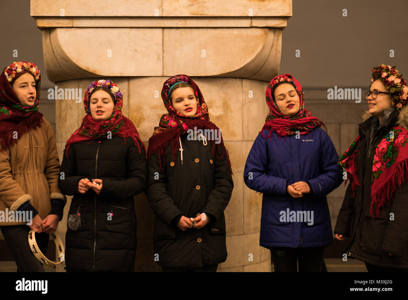 KIEV, UKRAINE - 14 JAN: The Young Girls in Ukrainian Traditional Ethnic ...