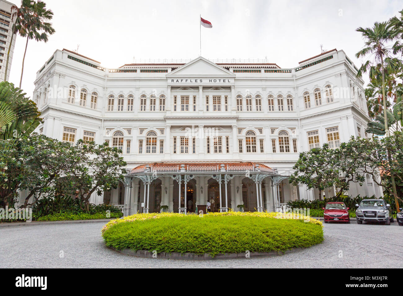 The entrance to the iconic Raffles Hotel in Singapore Stock Photo - Alamy