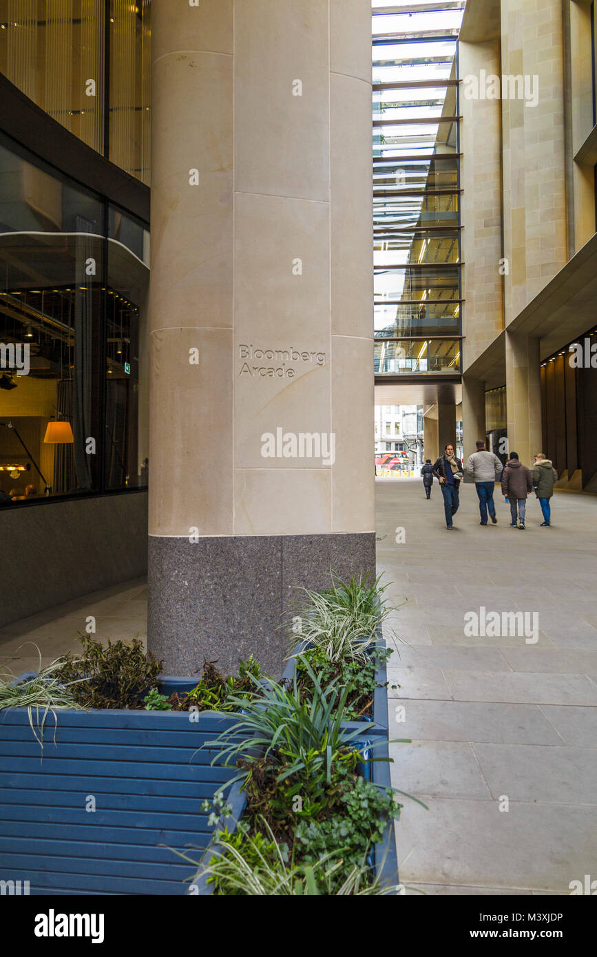 Bloomberg building sign hi-res stock photography and images - Alamy