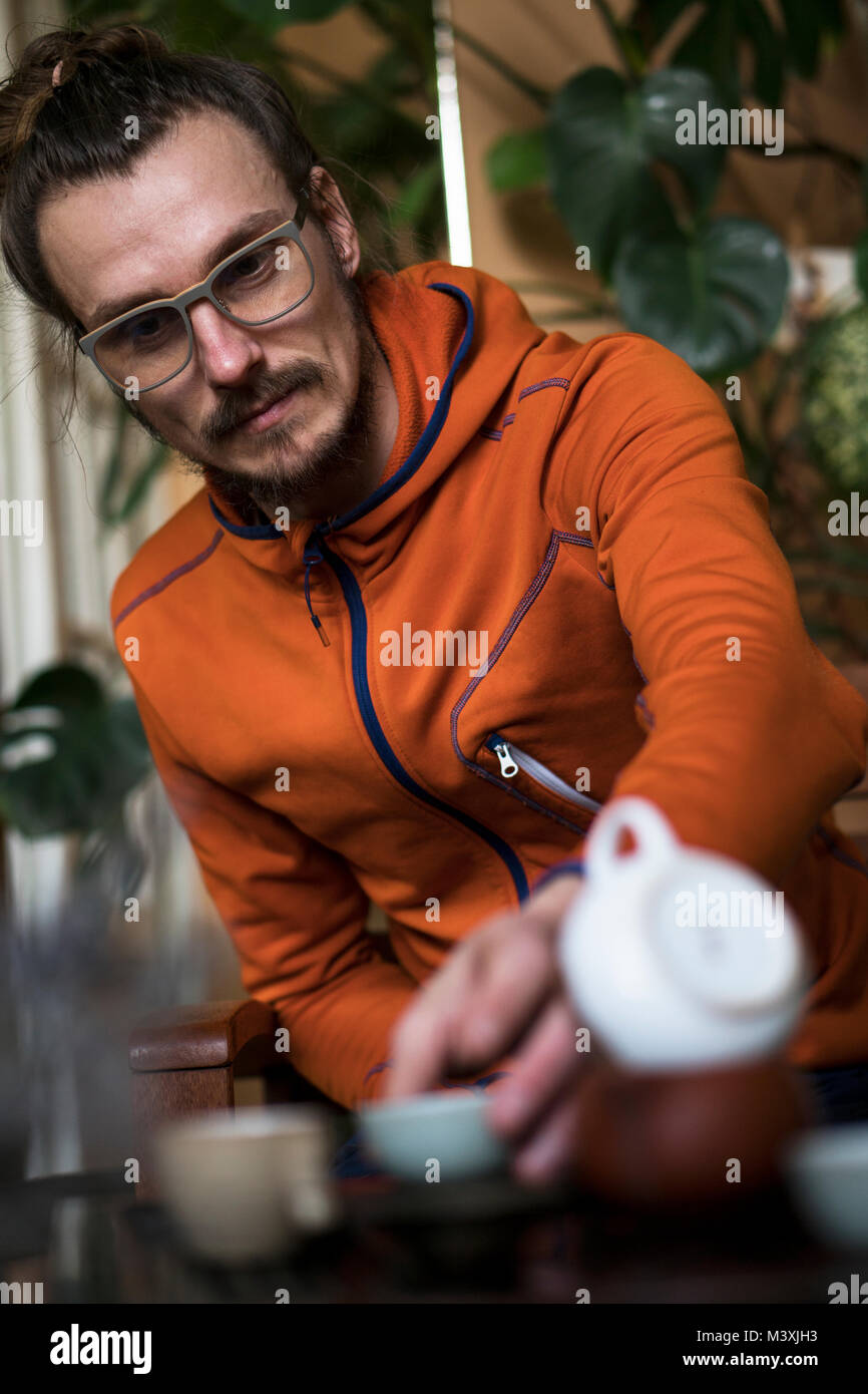 Master man holding tea ceremony hi-res stock photography and images - Alamy