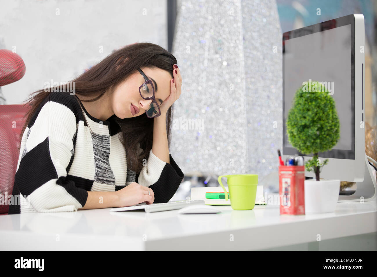 Stressed female freelancer screaming in shock, having serious computer ...