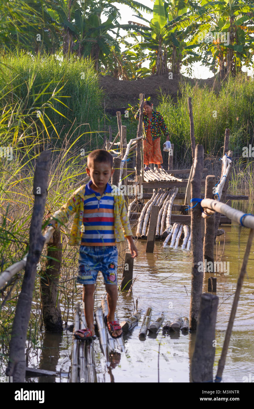Kayin woman hi-res stock photography and images - Alamy