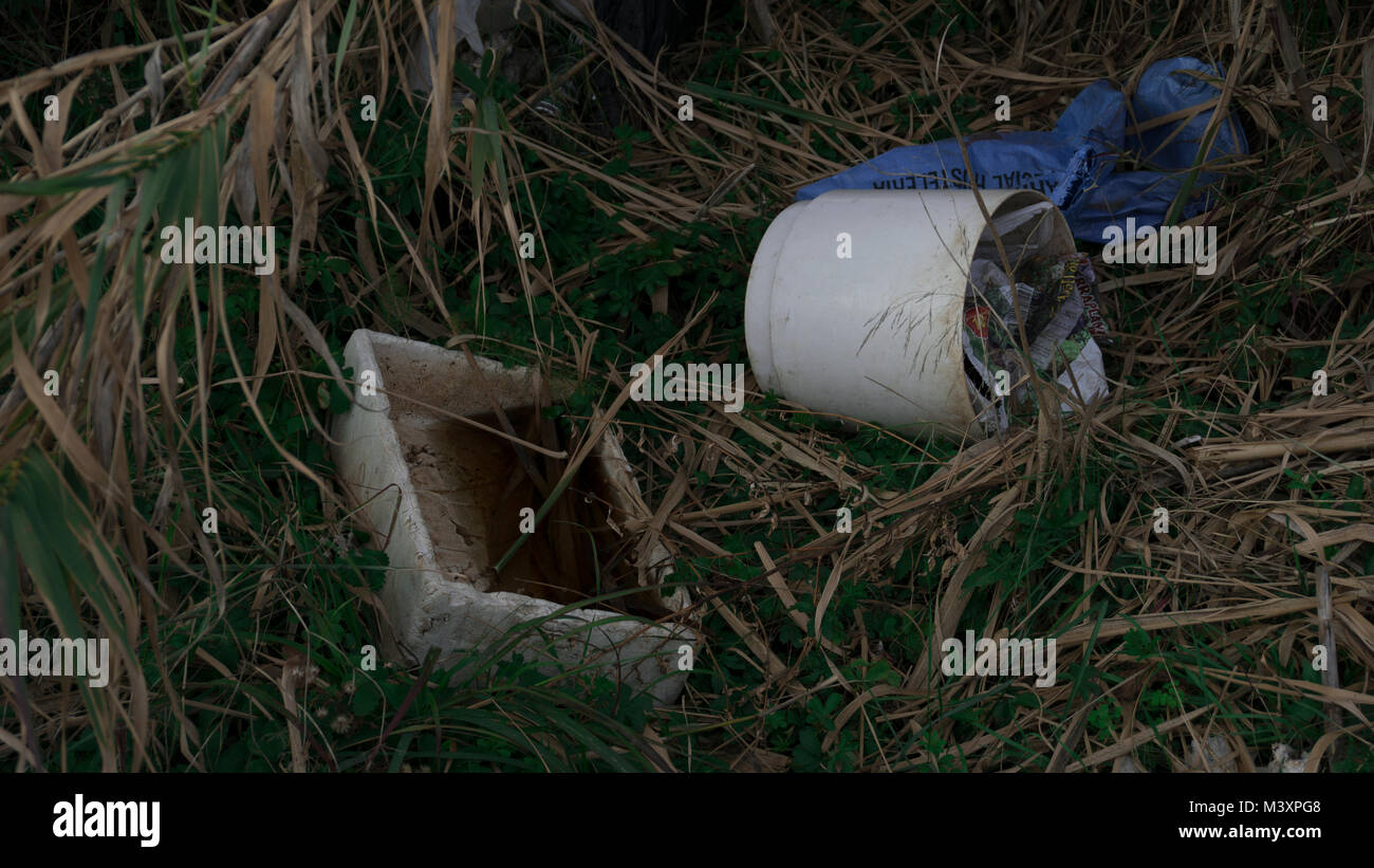 Surrounded by trash hi-res stock photography and images - Alamy