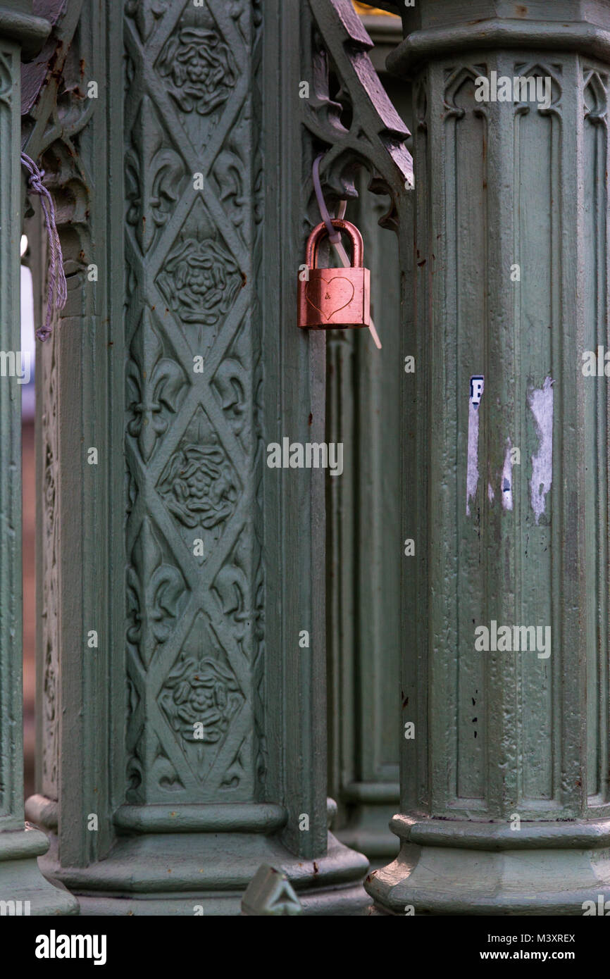 Lamp post at westminster hi-res stock photography and images - Alamy