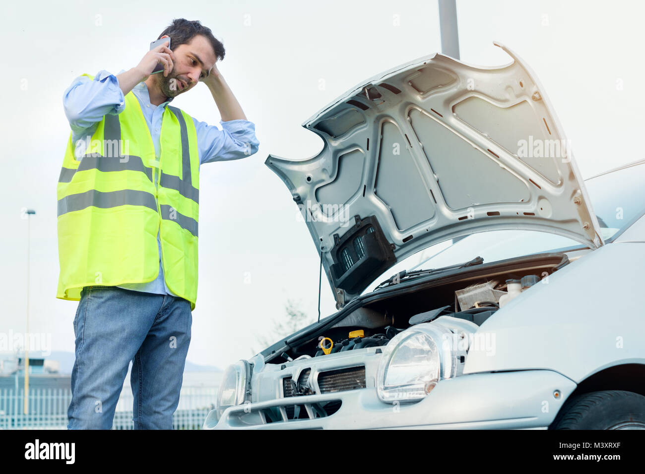 Roadside assistance hi-res stock photography and images - Alamy
