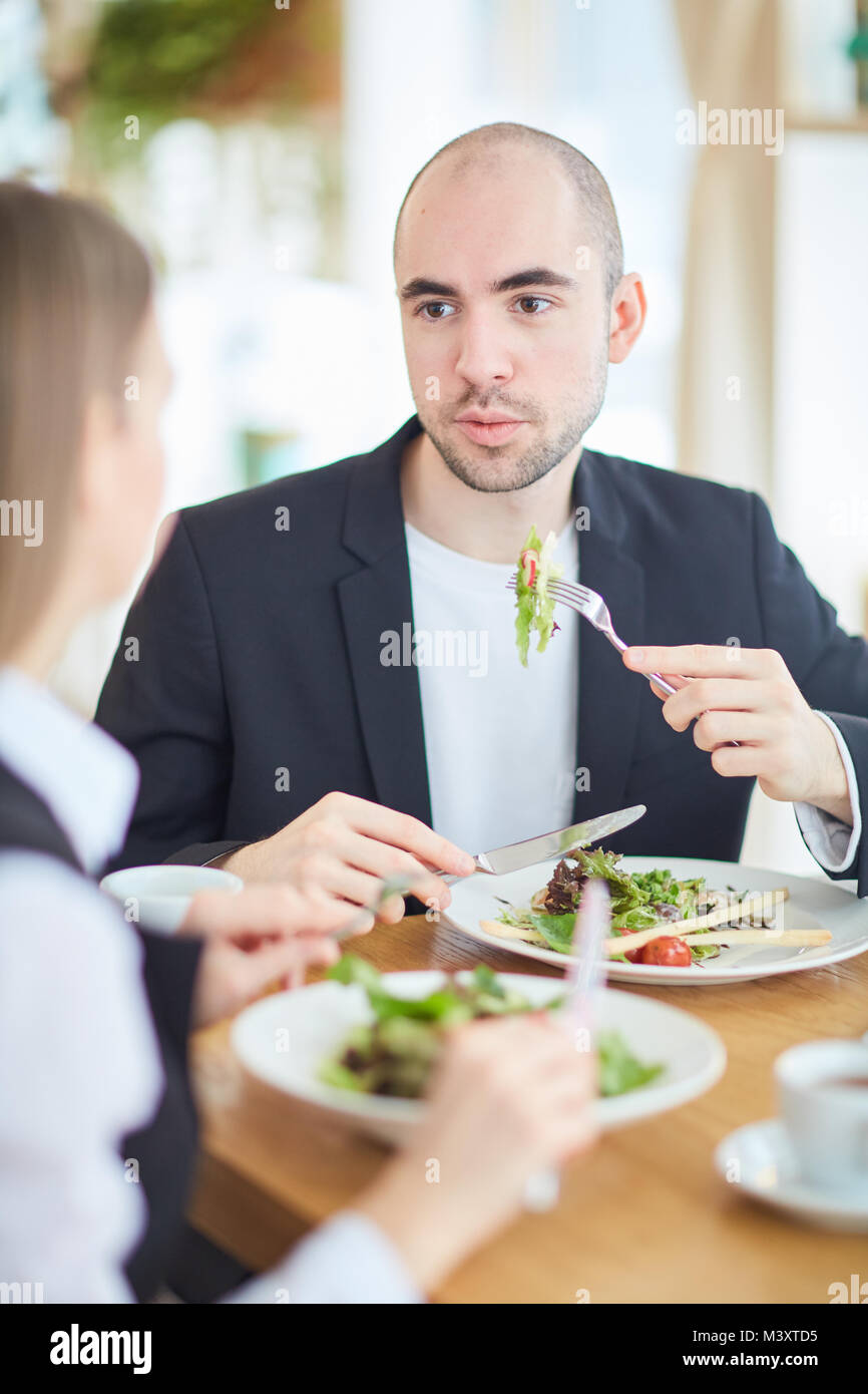 Young professional woman eating hi-res stock photography and images - Alamy