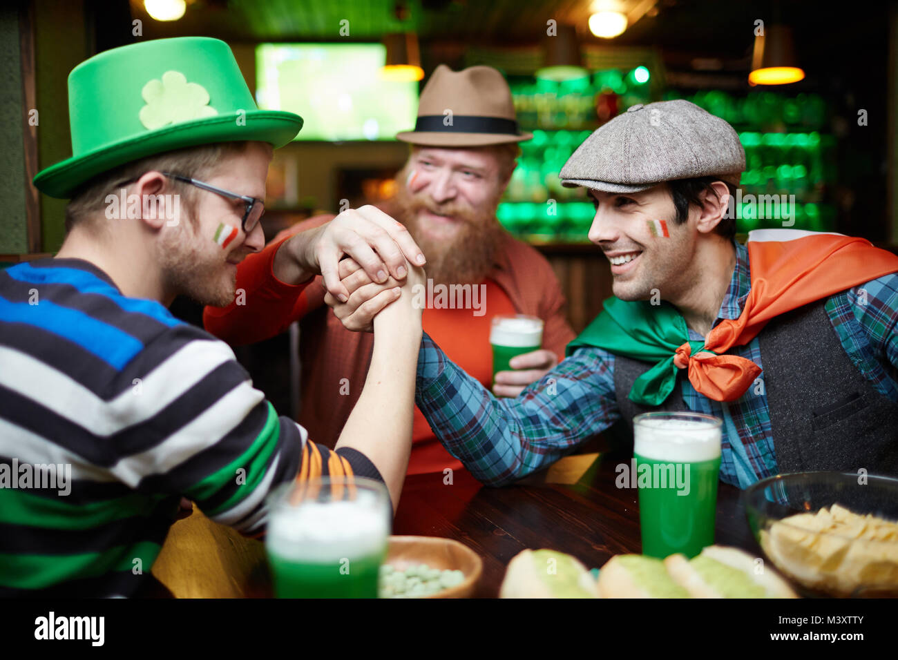 Strong men hi-res stock photography and images - Alamy