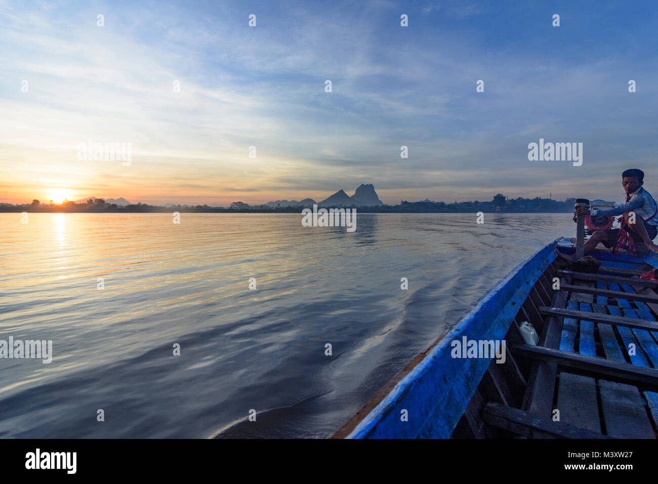 Hpa-An: Thanlwin (Salween) River, view to town Hpa-An and mount ...