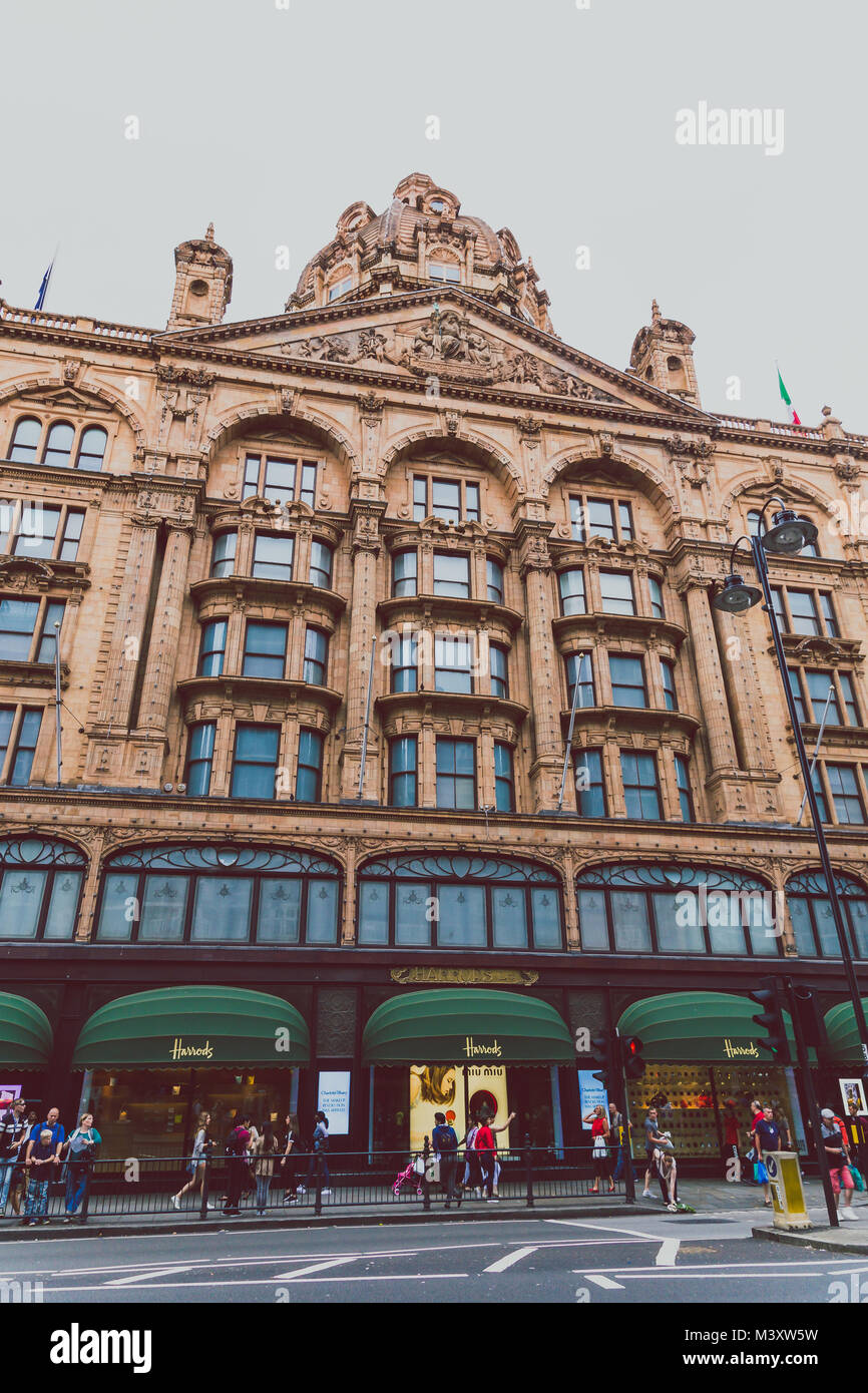 Harrods london architecture detail hi-res stock photography and images ...