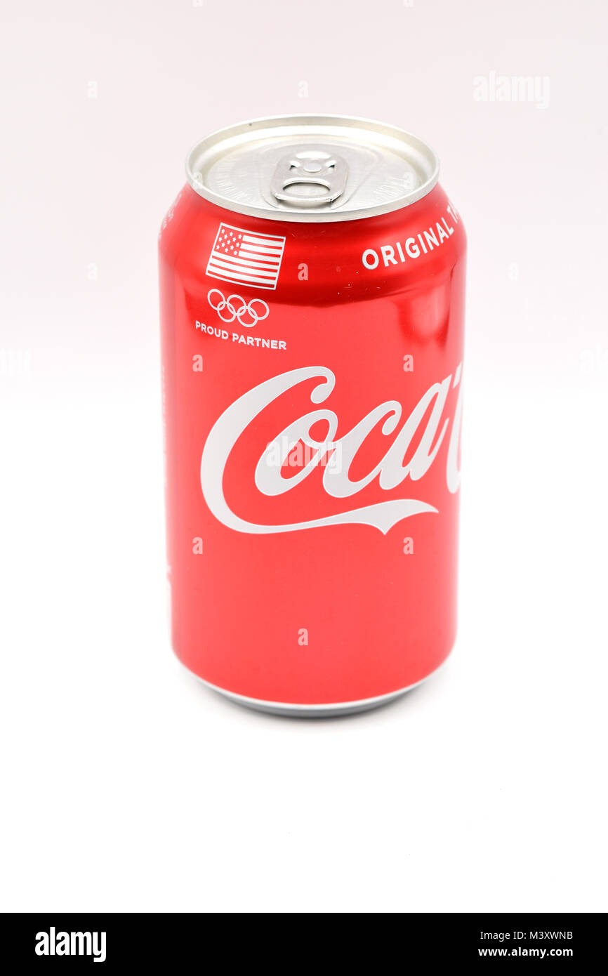 Ridgewood, NY, USA: candy-red Coca-Cola can arranged on a seamless ...