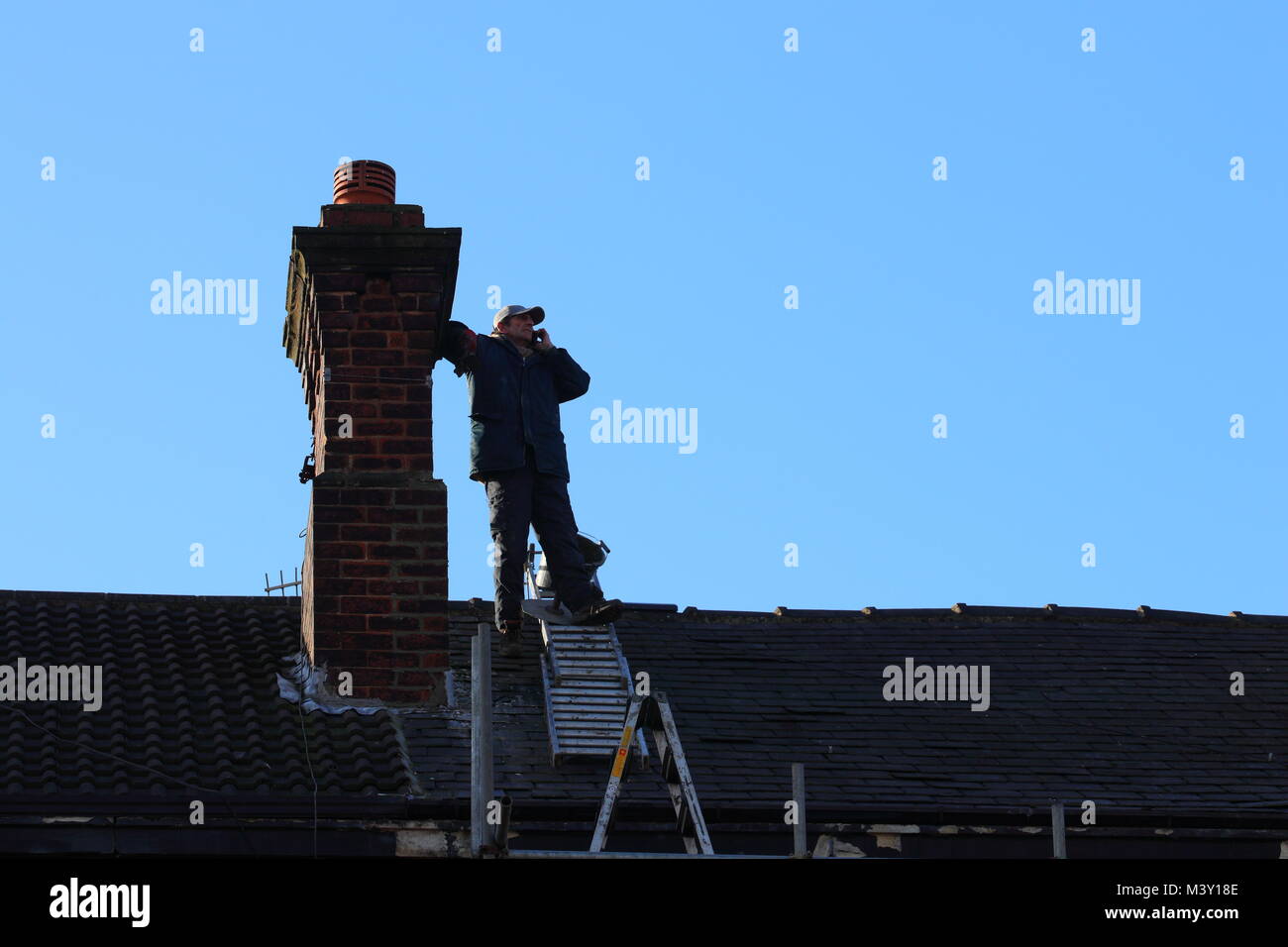 Working from height unsafe hi-res stock photography and images - Alamy