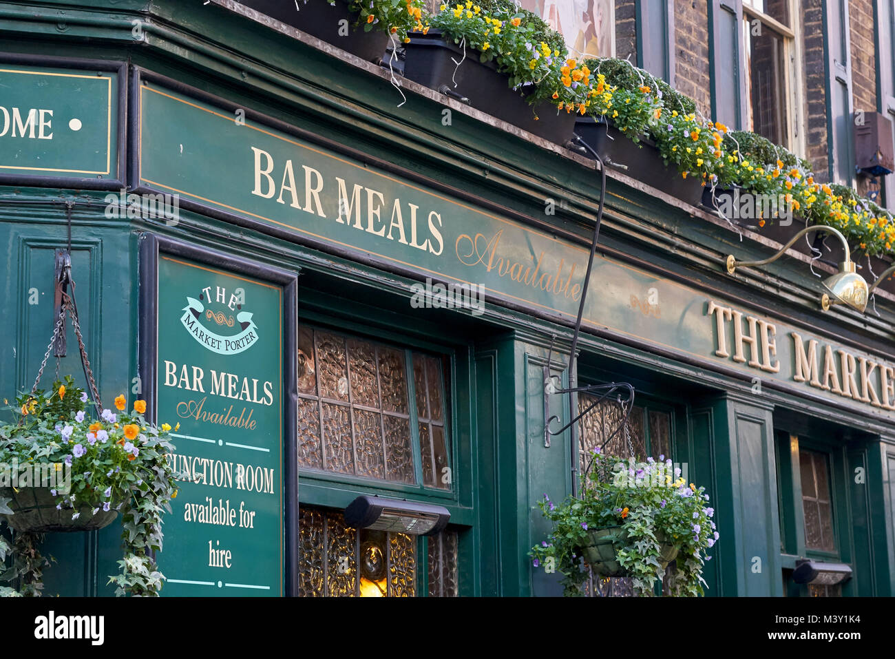 Market porter pub borough market hi-res stock photography and images ...