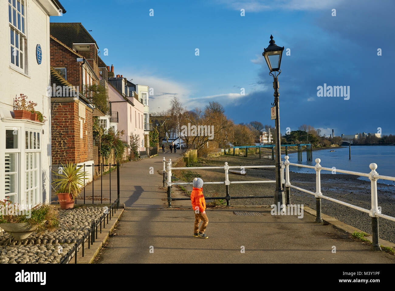thames path chiswick Stock Photo - Alamy