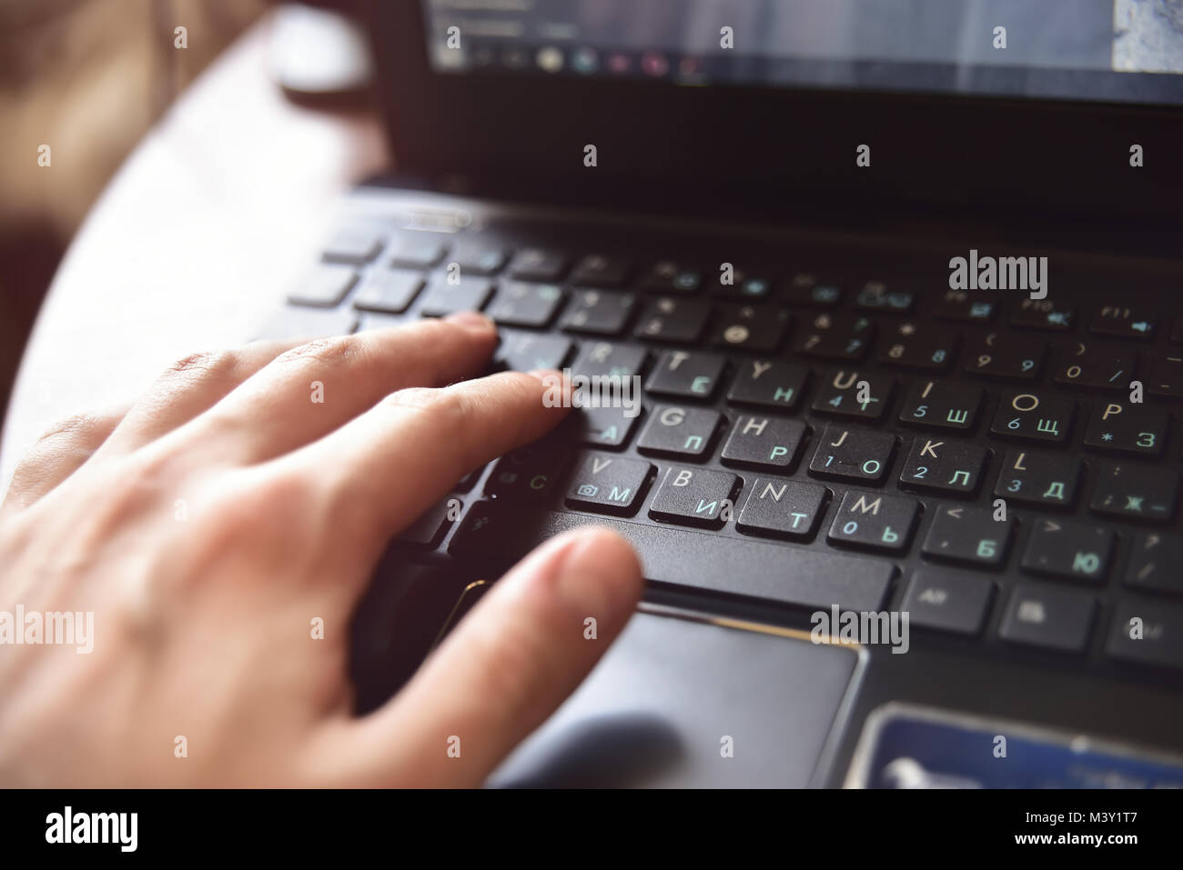 Woman typing laptop keyboard blogger hi-res stock photography and ...