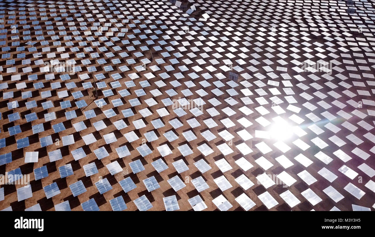 Solar power plant mirrors that focus the sun's rays upon a collector ...