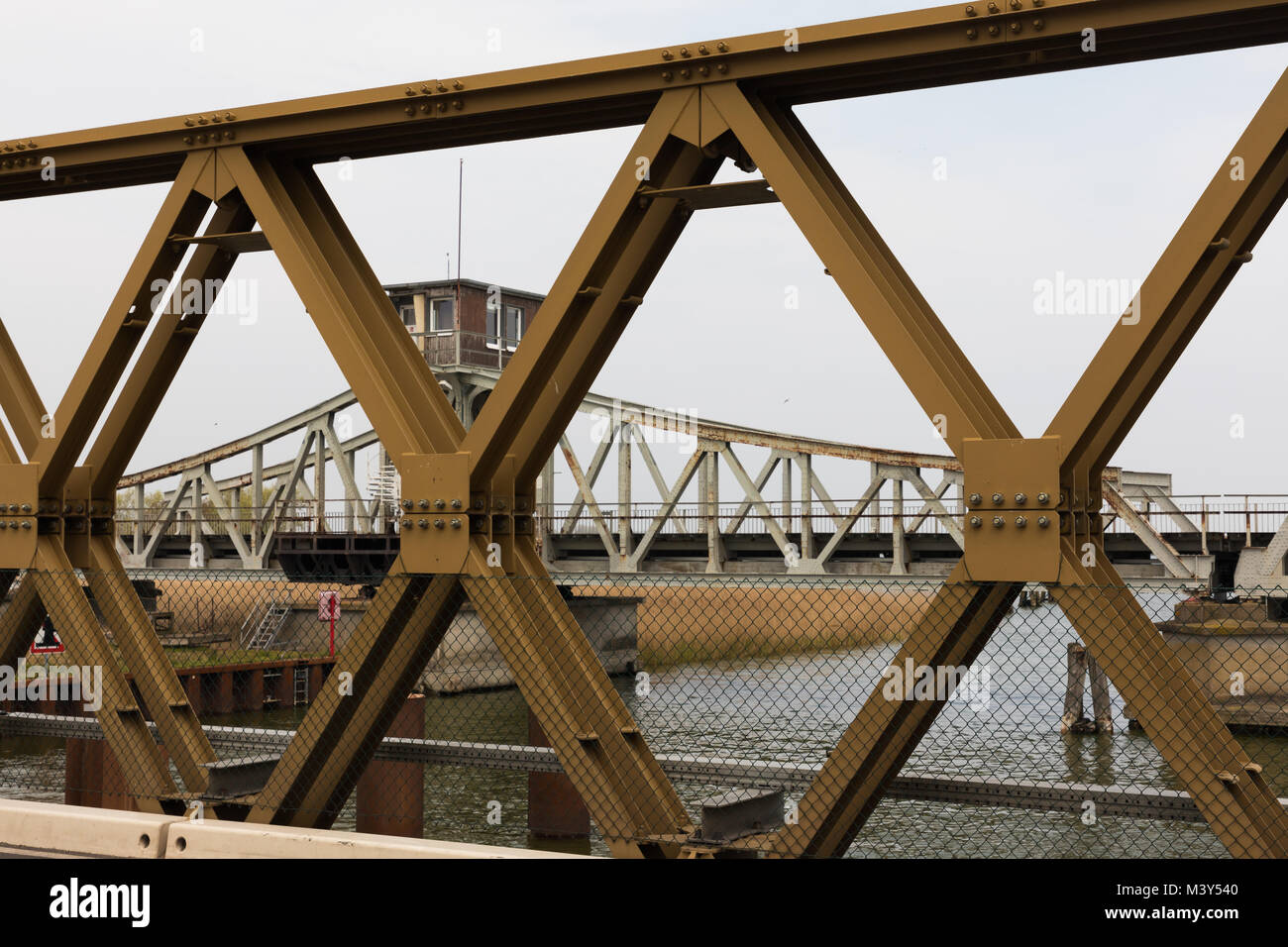 Moveable Bridges High Resolution Stock Photography and Images - Alamy