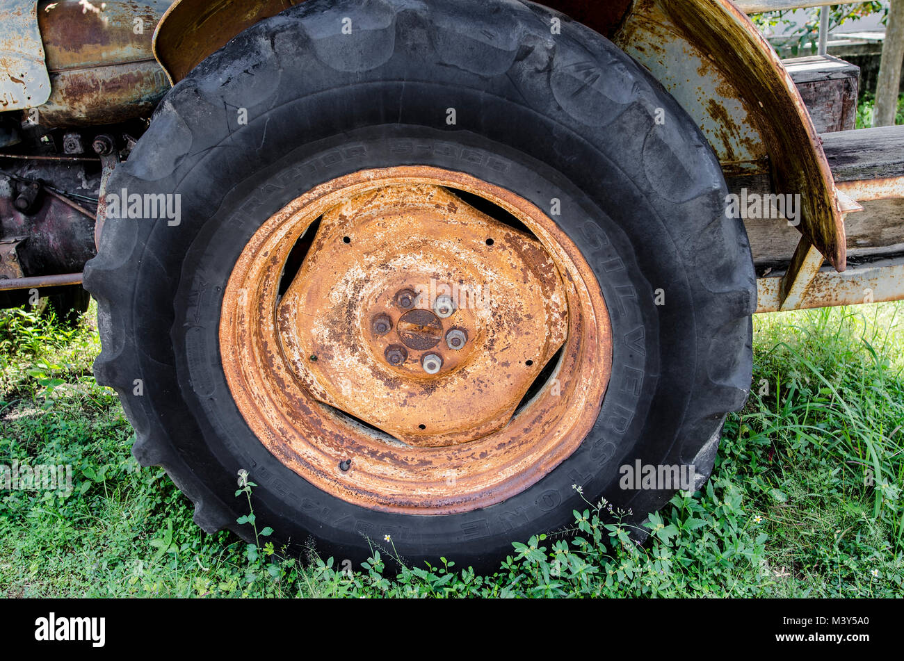 old rusty wheel - Beautiful texture of rusty old wheel Stock Photo - Alamy