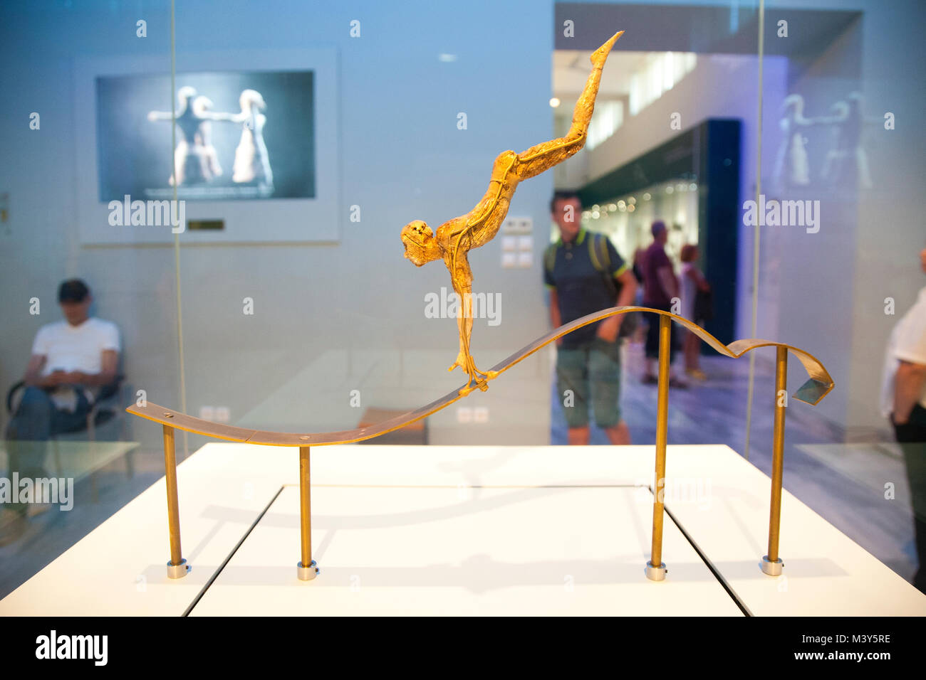 Minoan bull jumping hi-res stock photography and images - Alamy