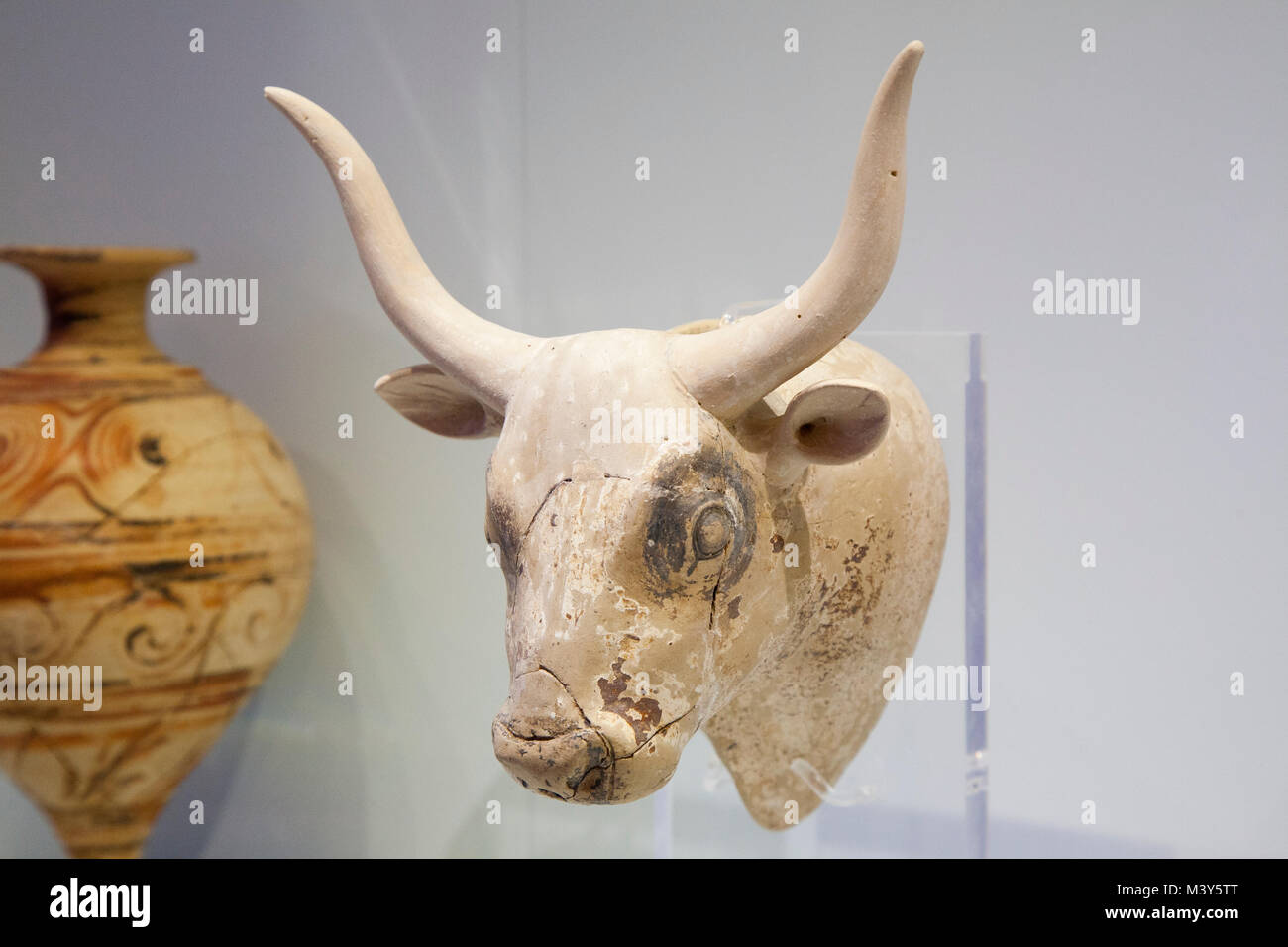 Greek rhyton hi-res stock photography and images - Alamy