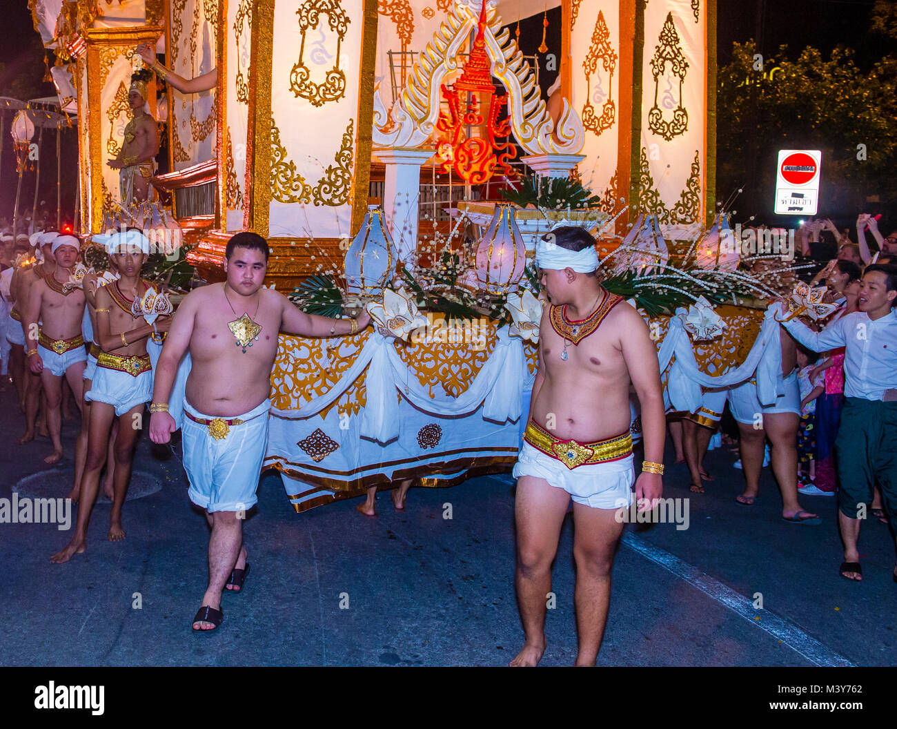 Participants in a parade during Yee Peng festival in Chiang Mai ...
