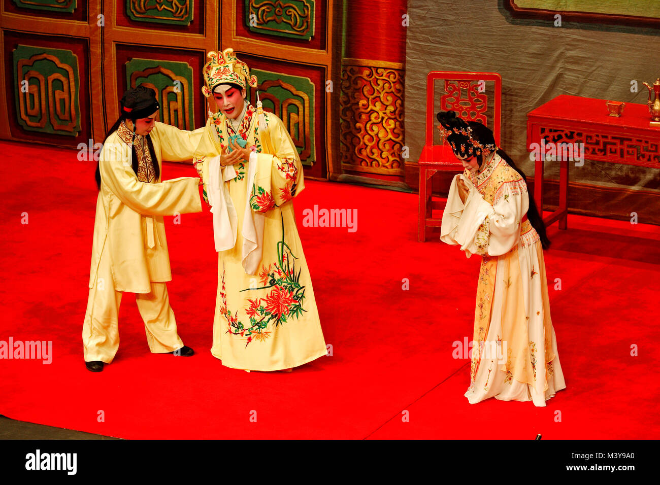 Cantonese opera singer hi-res stock photography and images - Alamy