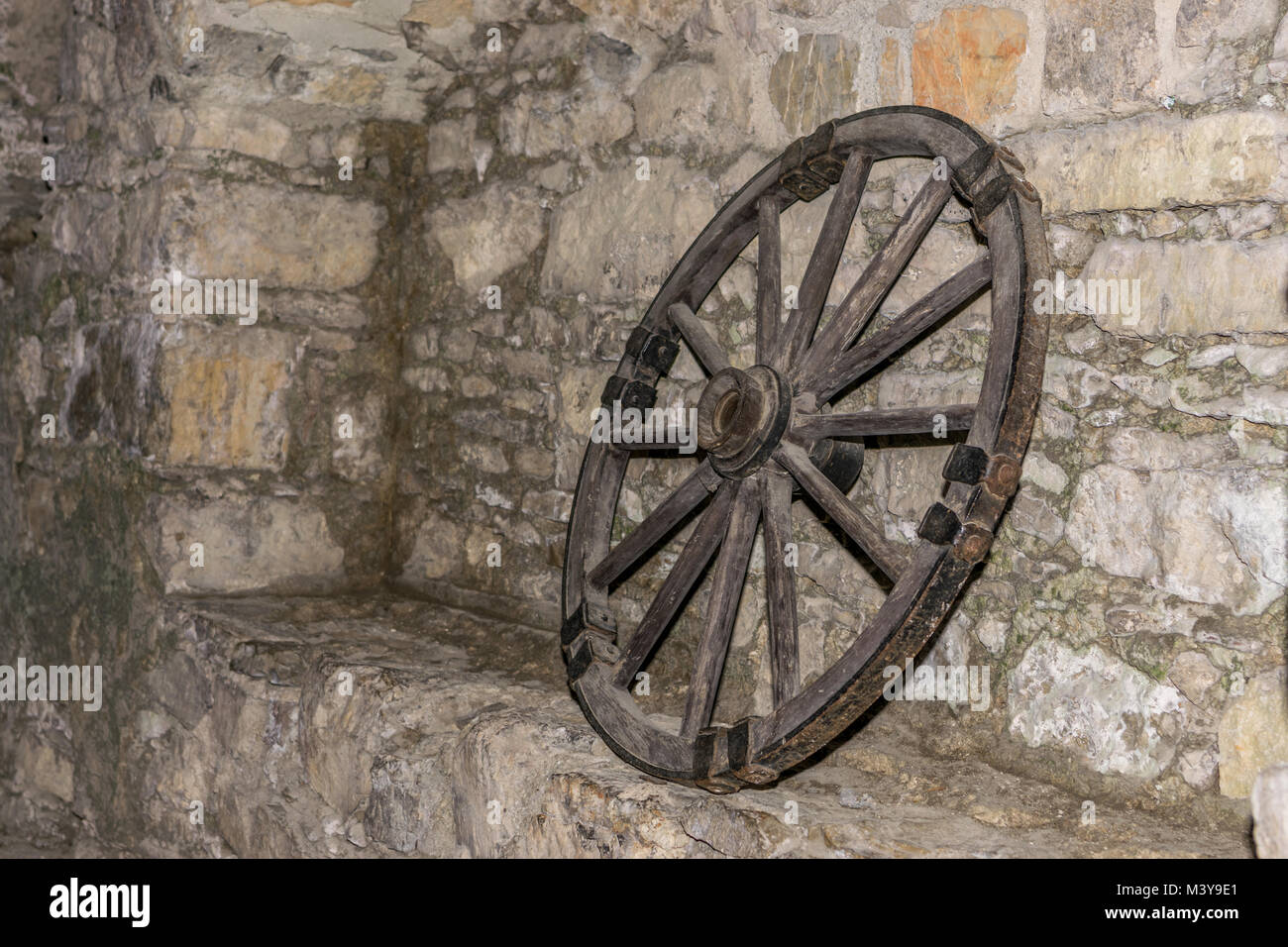 Leaning wagon wheel hi-res stock photography and images - Alamy