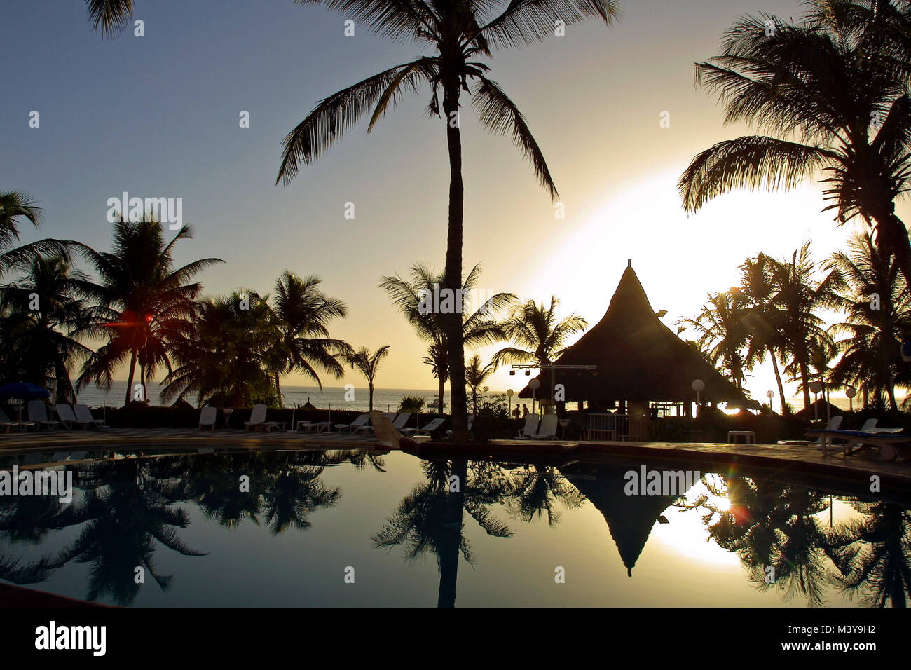 Going to beach hut hi-res stock photography and images - Alamy
