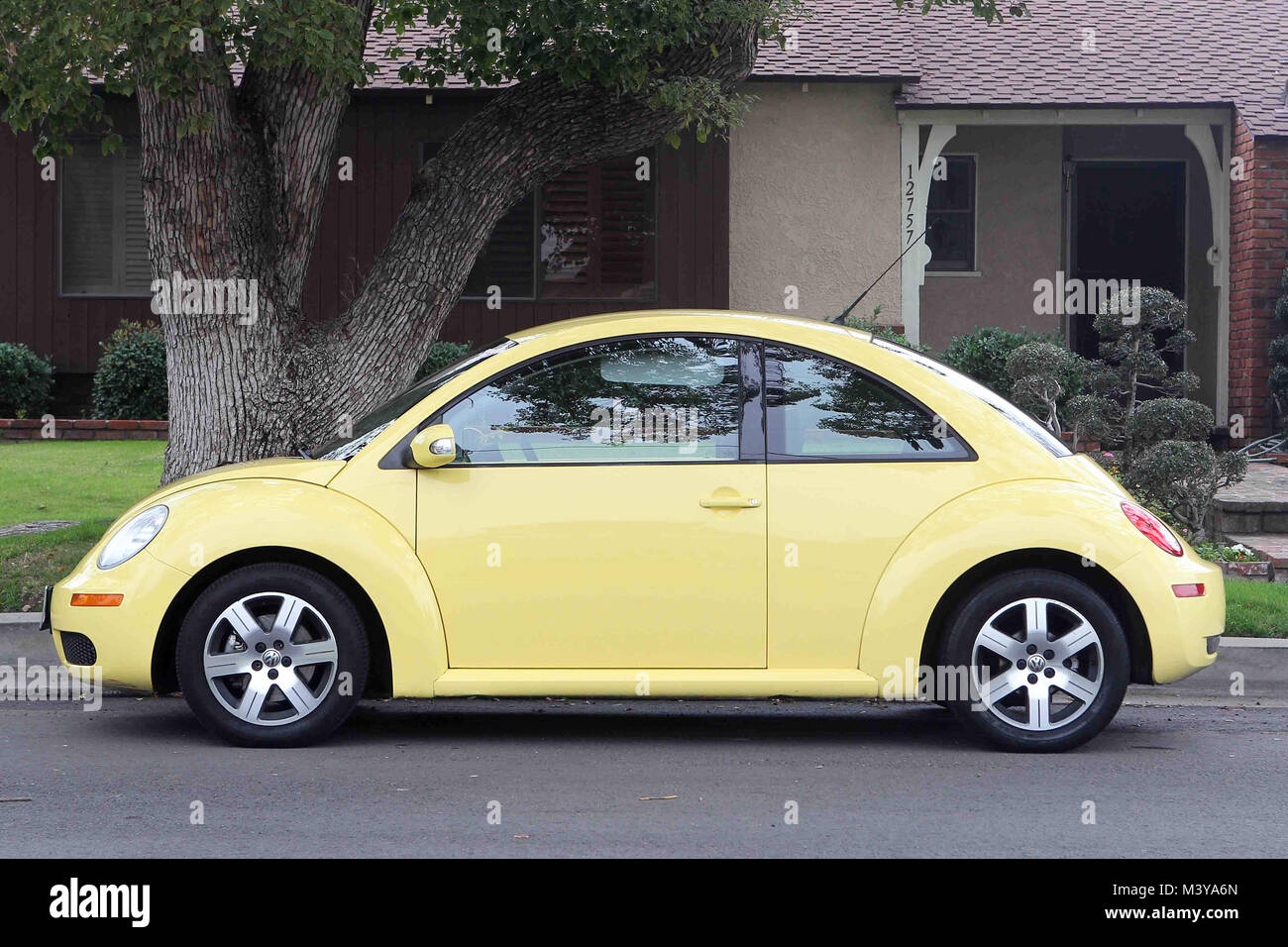 A yellow Volkswagen Beetle outside a house in Los Angeles, California ...
