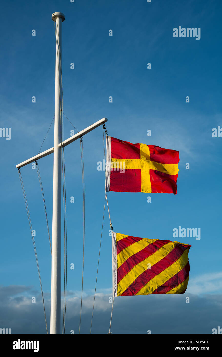 Flapping flags hi-res stock photography and images - Alamy