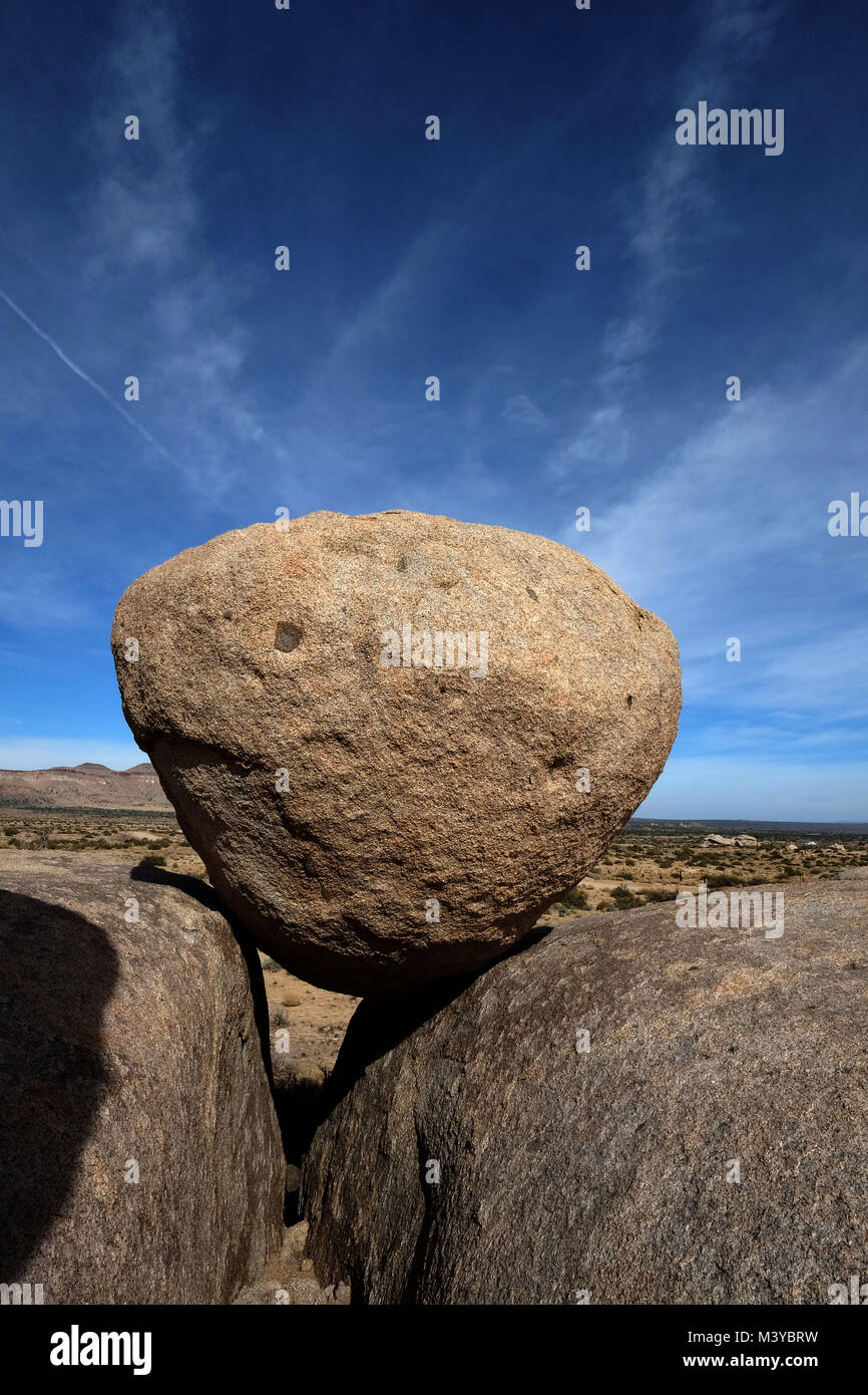 Mojave national preserve granite mountains hi-res stock photography and ...