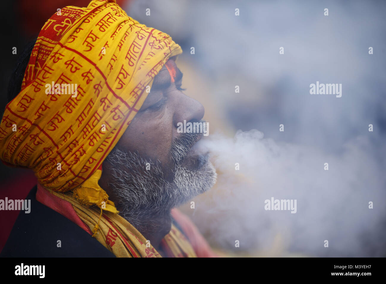 Sadhus smoke hi-res stock photography and images - Alamy