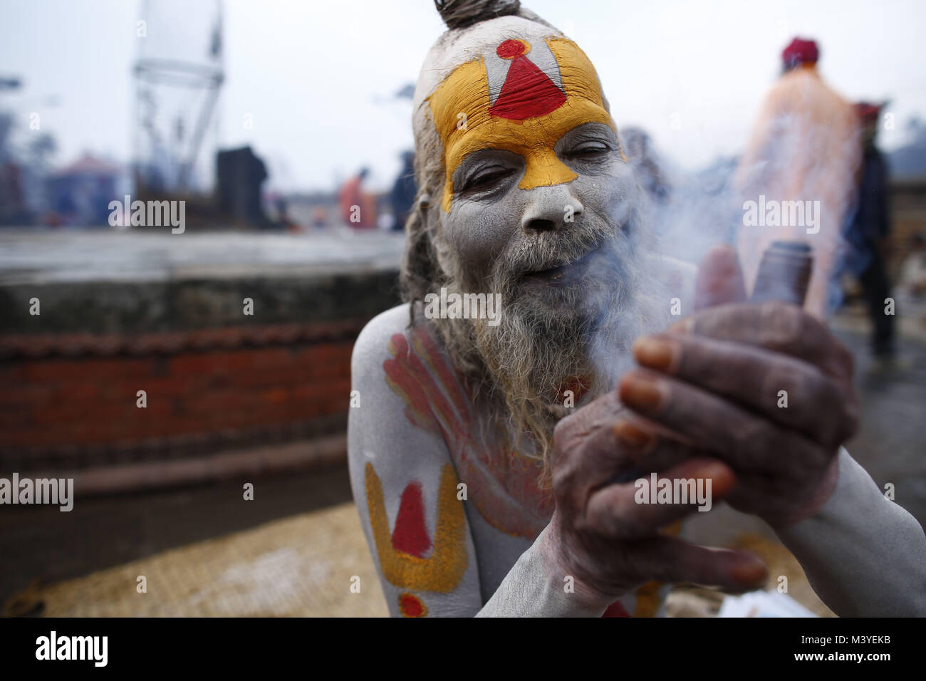 Sadhu smoking chillum india hi-res stock photography and images - Alamy