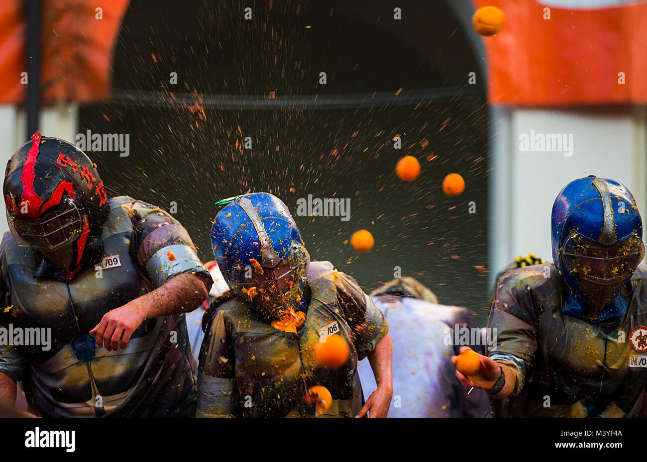 Ivrea, Italy. 12th Feb, 2018. Members of a team fight with oranges ...