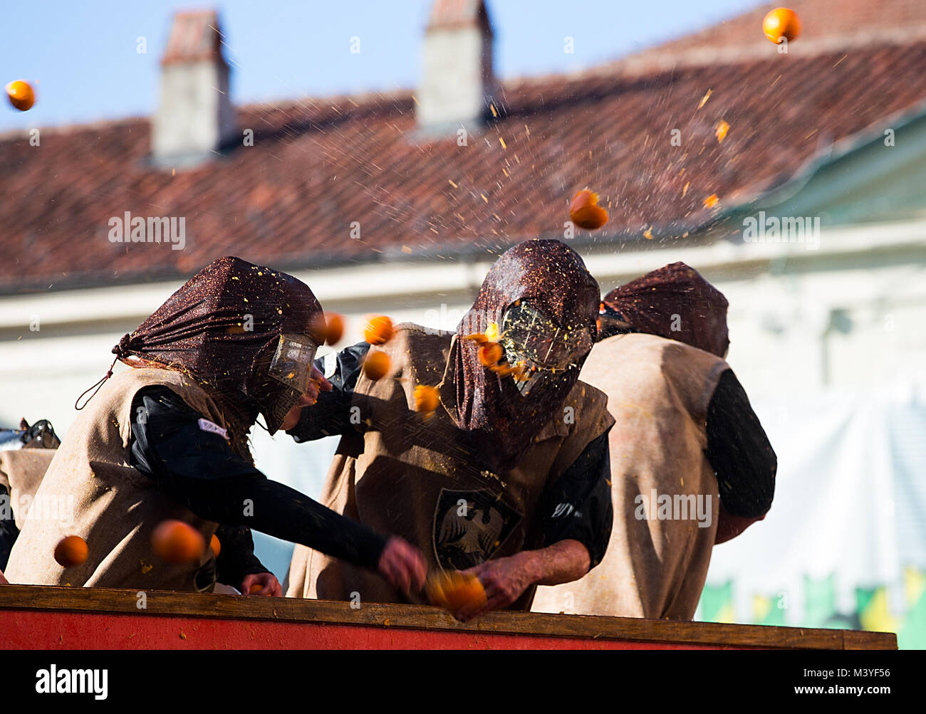 Ivrea, Italy. 12th Feb, 2018. Members of a team fight with oranges ...