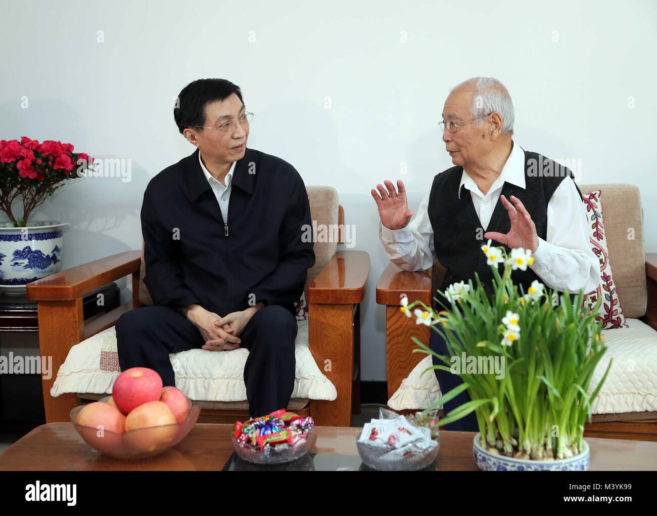 (180213) -- BEIJING, Feb. 13, 2018 (Xinhua) -- Wang Huning (L), a ...