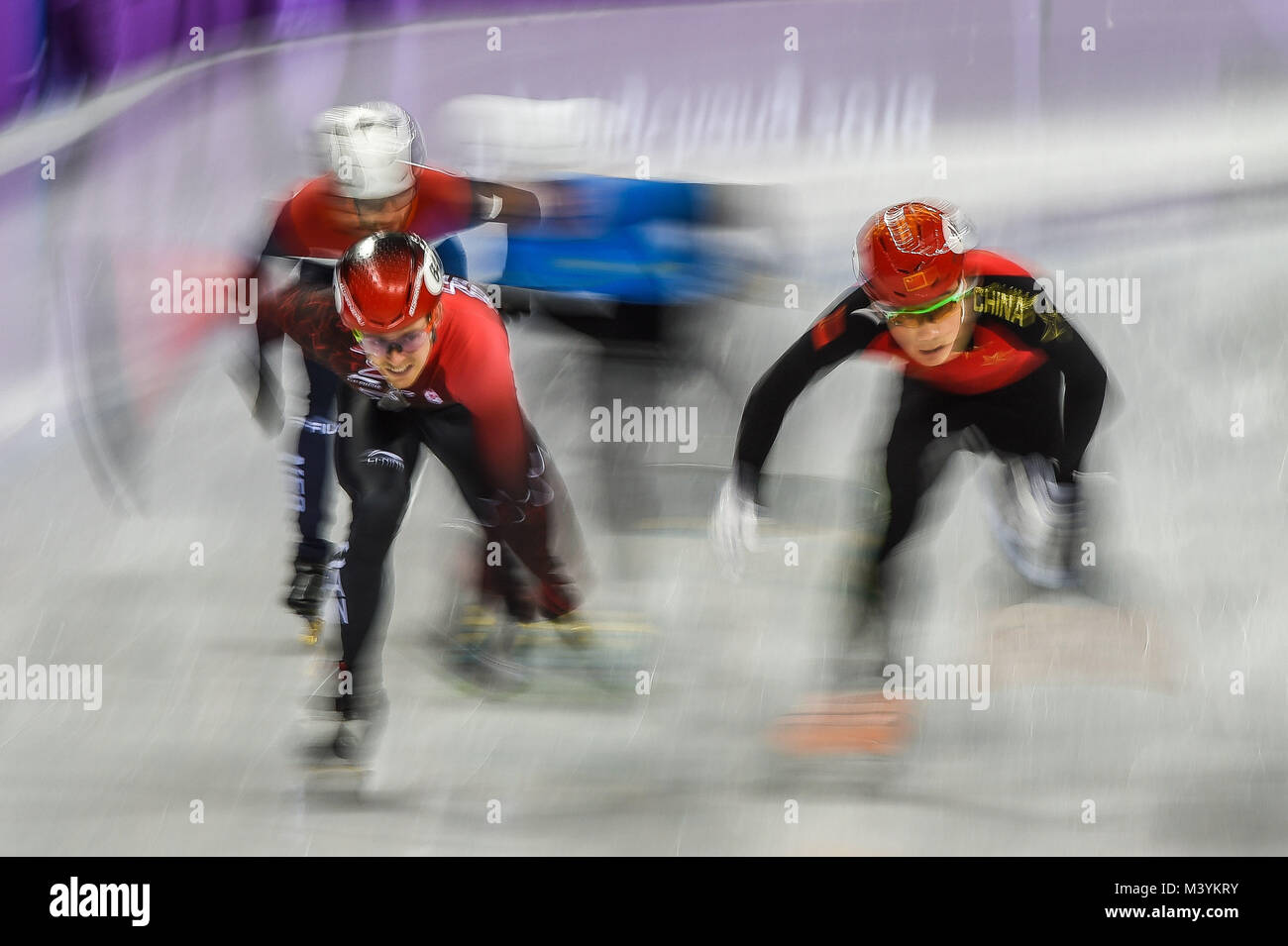 Mens speed skating relay hi-res stock photography and images - Alamy