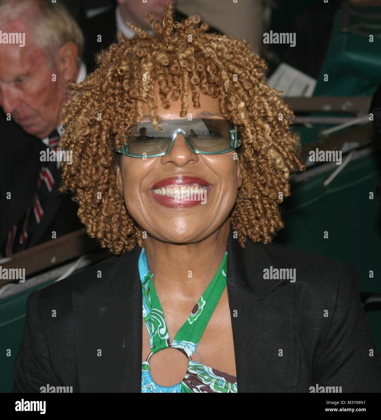 New York City CelebrityArchaeology.com 2004 FILE PHOTO ROBERTA FLACK ...
