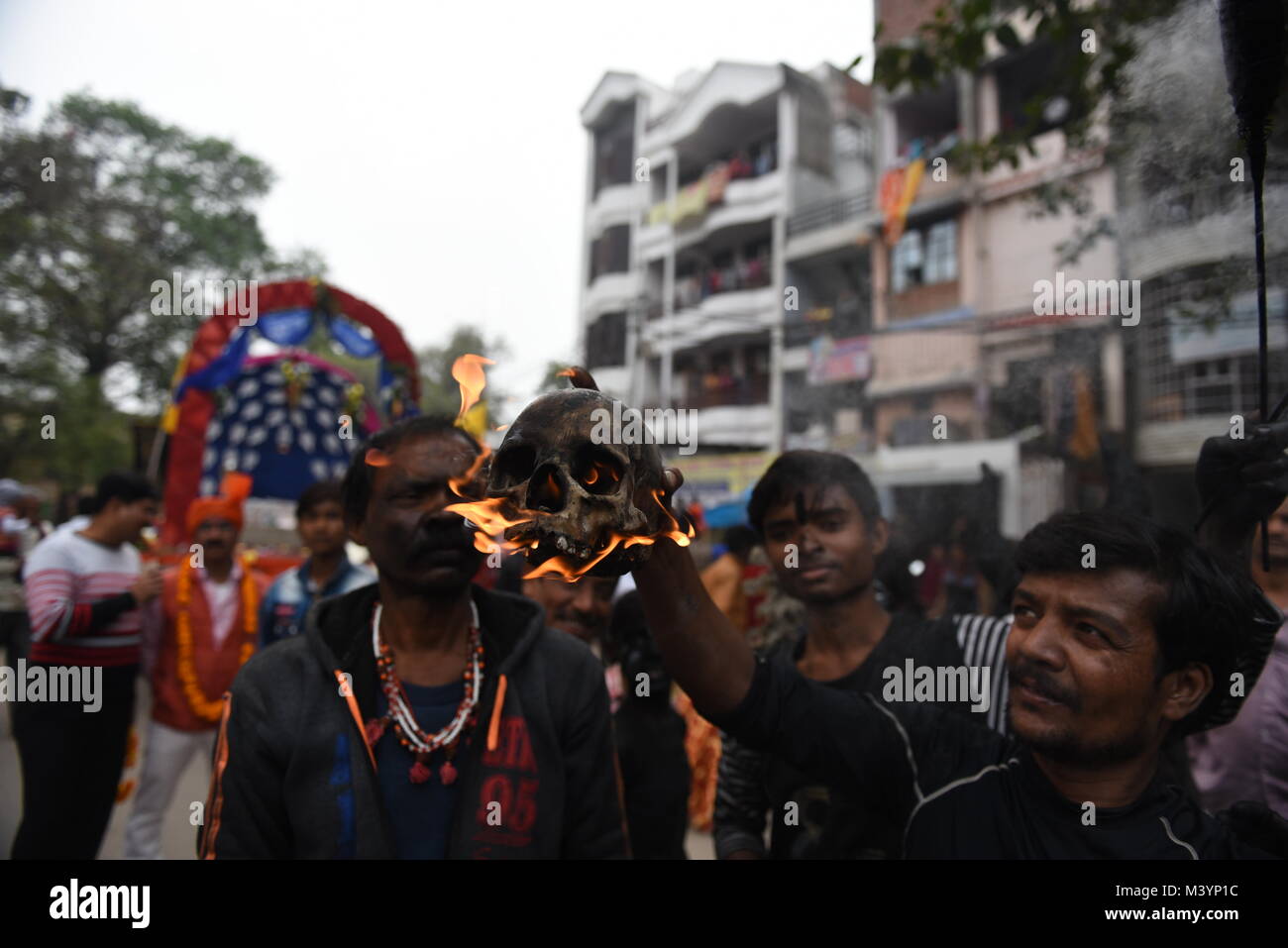 Hindu aghoris are performing with dead bodies & human skulls at Lord ...