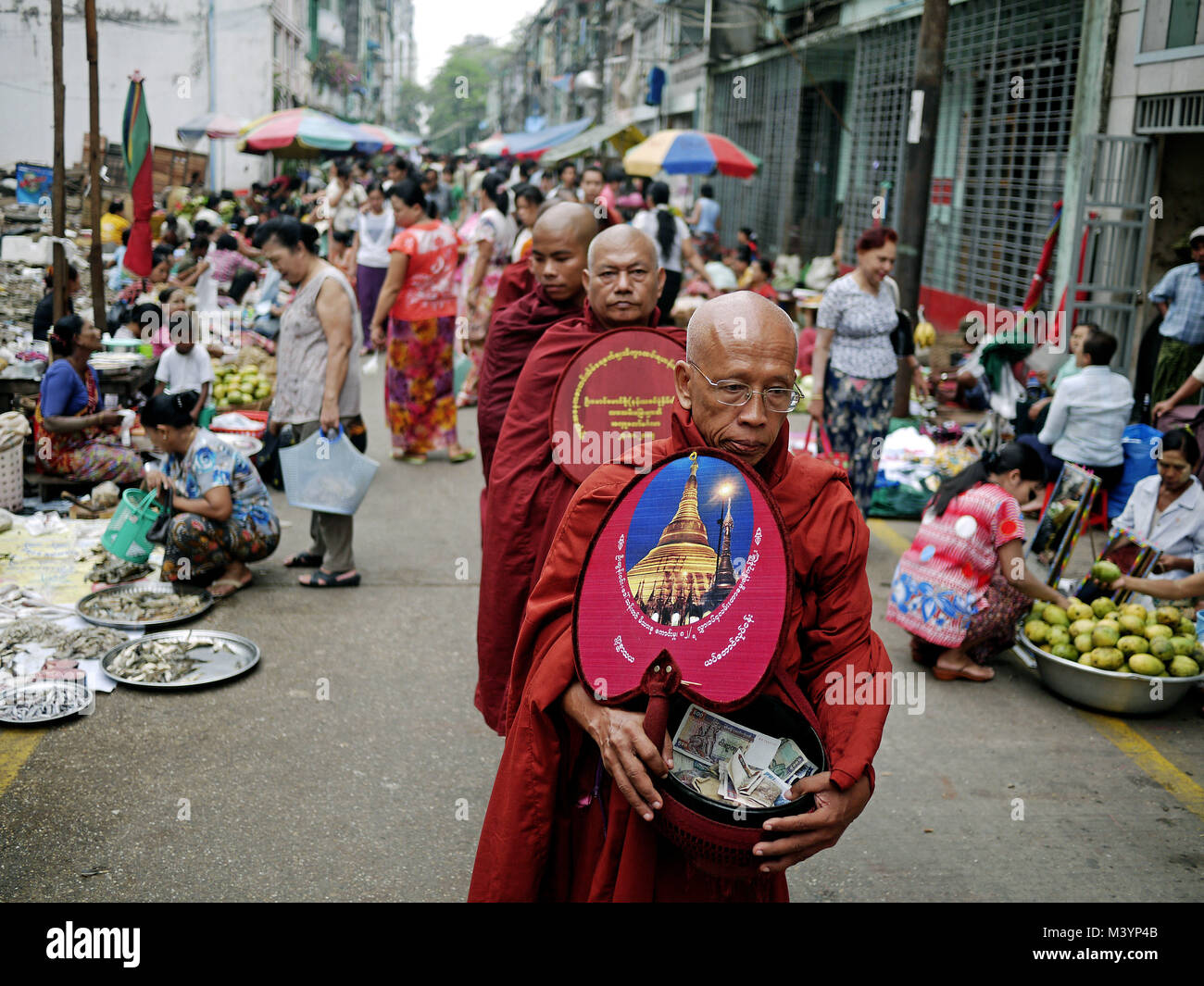 Burma monks donations hi-res stock photography and images - Alamy
