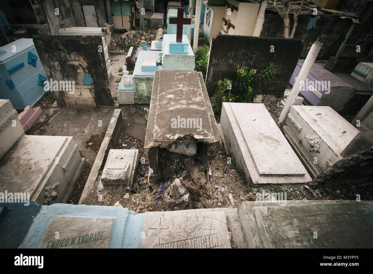 Navotas Cemetery High Resolution Stock Photography and Images - Alamy