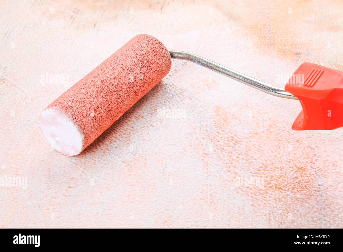 paint roll brush in white paint on plywood surface Stock Photo - Alamy
