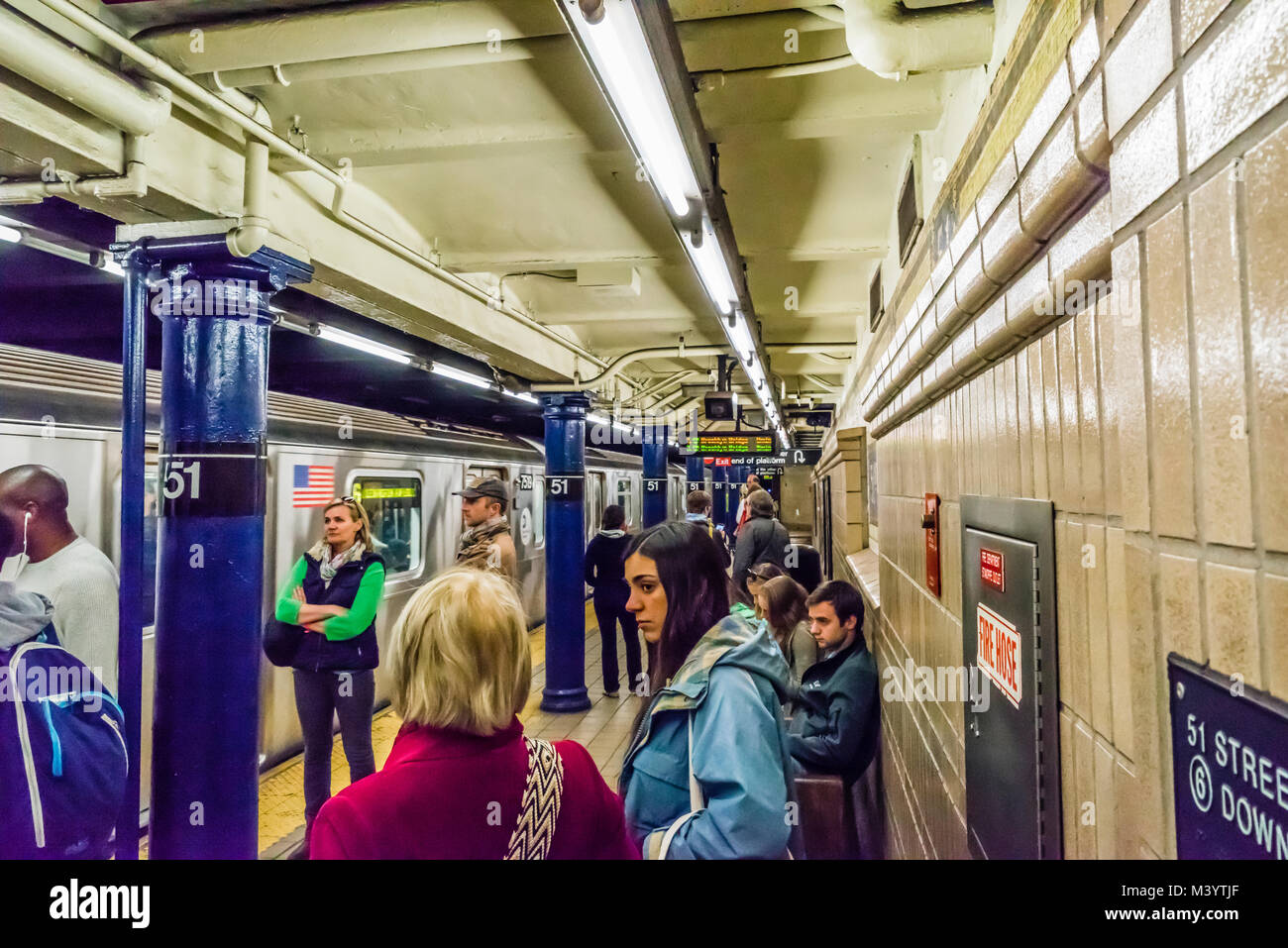 Lexington avenue subway station hi-res stock photography and images - Alamy