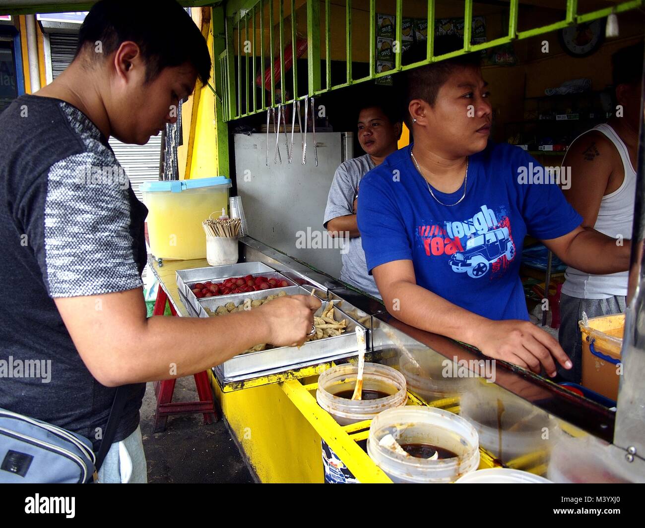 Filipino food kiosk hi-res stock photography and images - Alamy