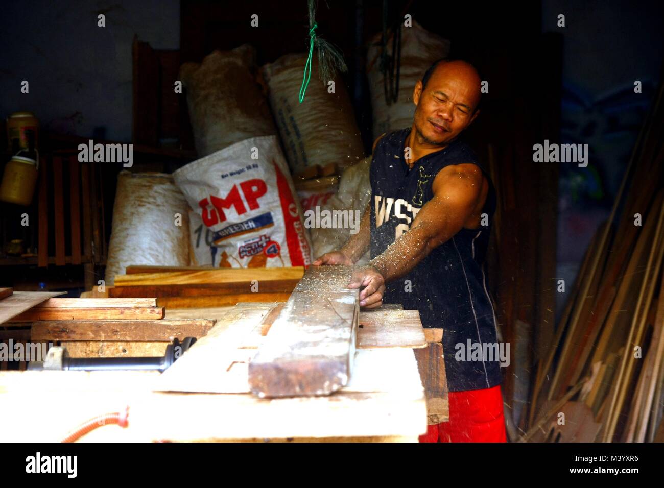 Filipino carpenter hi-res stock photography and images - Alamy